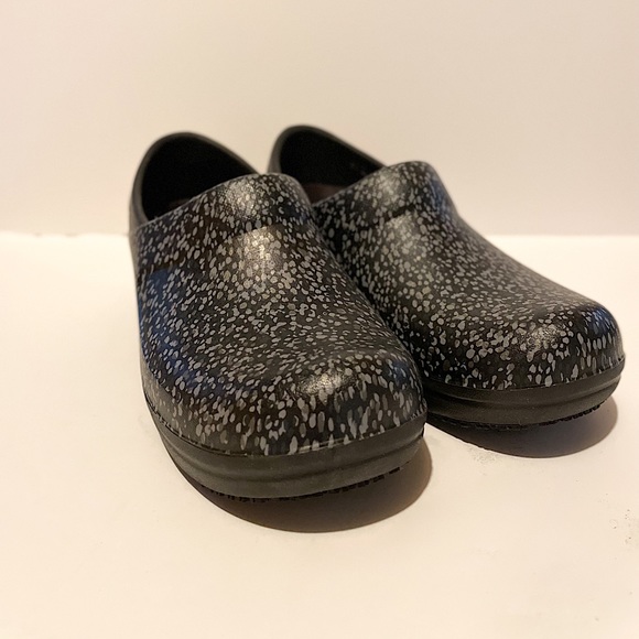 CROCS | Shoes | Crocs Dual Comfort Womens Neria Pro Ii Slip On Clogs ...